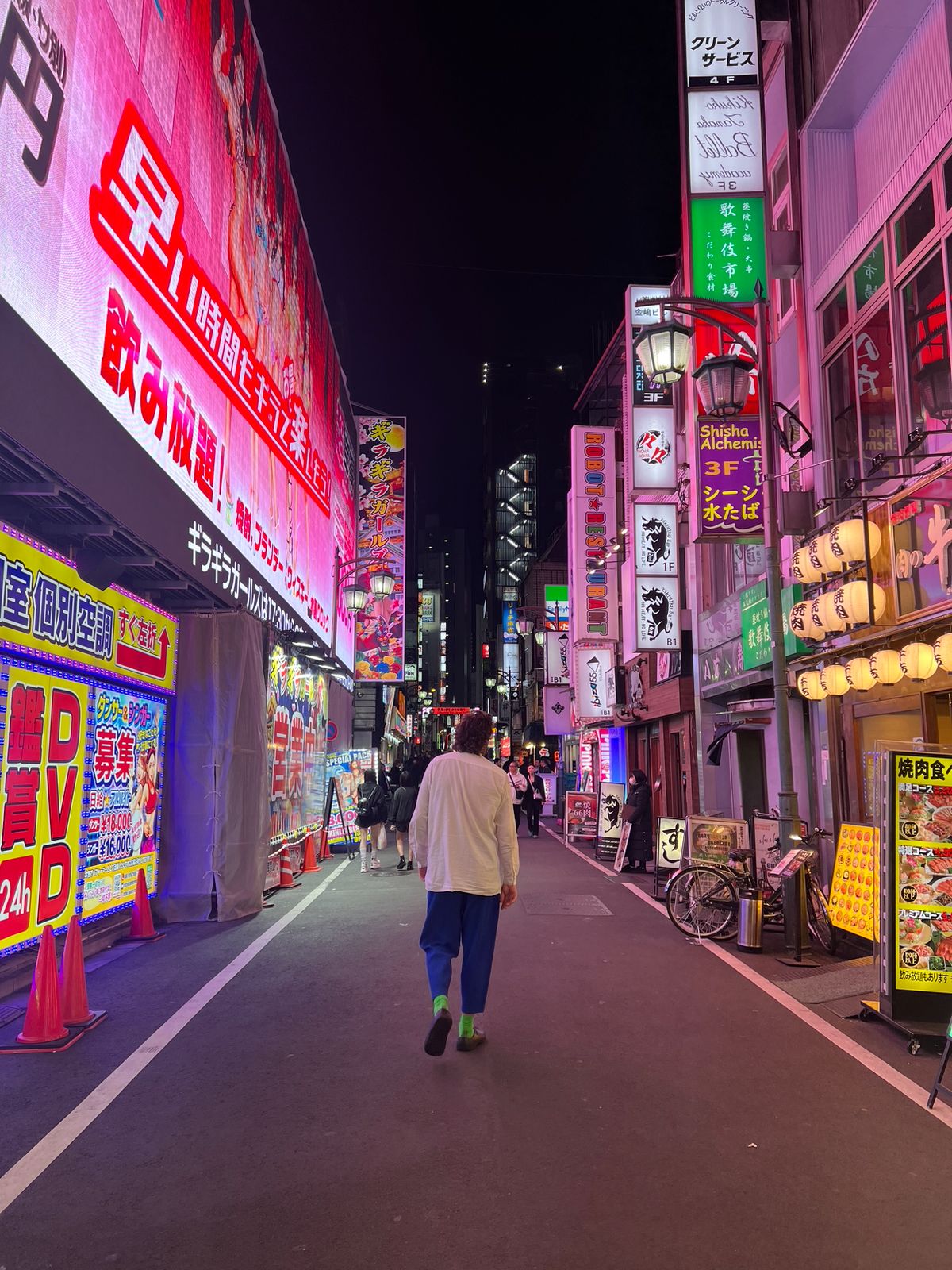 48 Hours in Tokyo – Poppy Lissiman